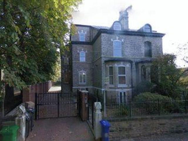 3 Bedrooms Flat for rent in Alan Road, Withington, Manchester M20