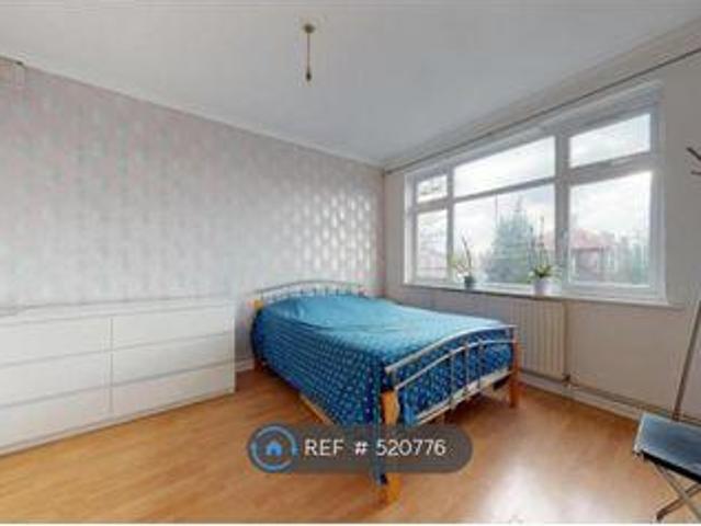 3 Bedrooms Flat for rent in Albany Court, London HA8