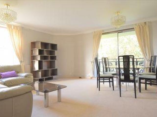 3 Bedrooms Flat for rent in Alban House, 5 Sumpter Close, Finchley Road, London NW3