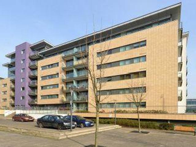 3 Bedrooms Flat for rent in Albert Basin Way, London E16