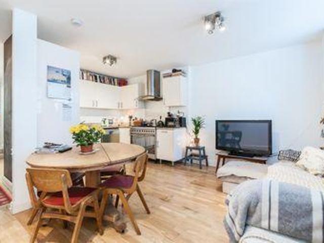 3 Bedrooms Flat for rent in Albion Road, London N16