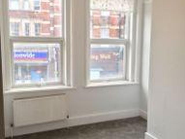 3 Bedrooms Flat for rent in Aldermans Hill, Palmers Green N13