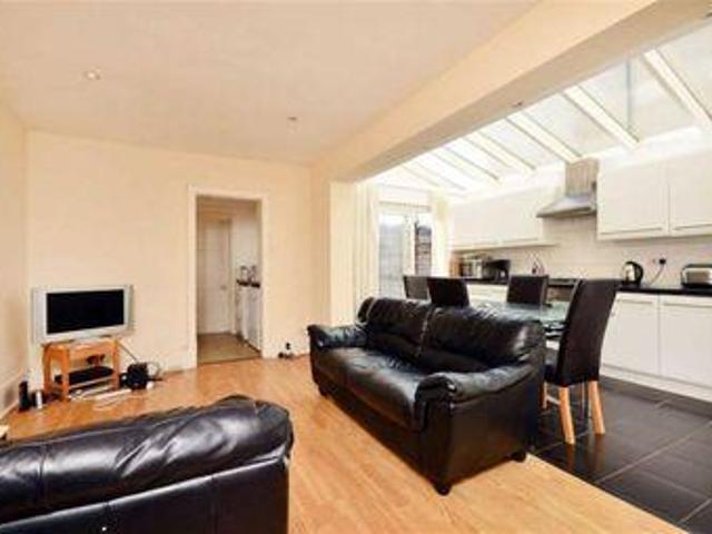 3 Bedrooms Flat for rent in Alexandra Road, Wimbledon, London SW19