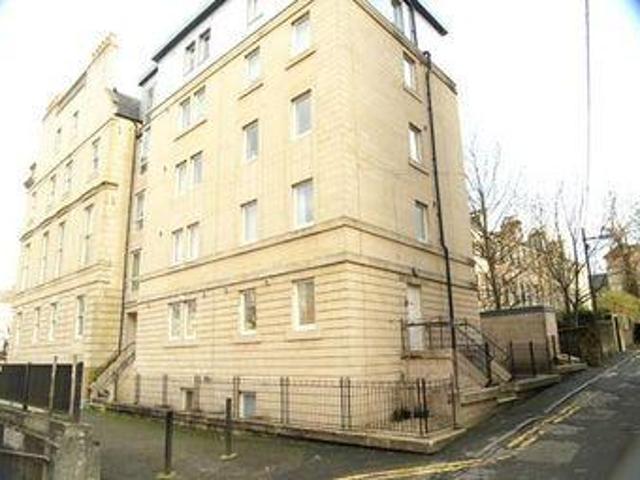 3 Bedrooms Flat for rent in Alfred Lane, Glasgow G12