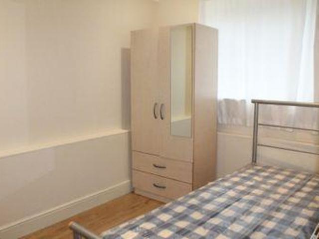 3 Bedrooms Flat for rent in All Saints Close, Edmonton N9