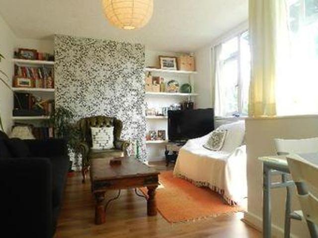 3 Bedrooms Flat for rent in Allan House, Deeley Street, London SW8