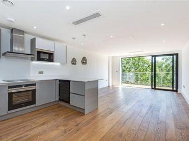 3 Bedrooms Flat for rent in Allmand Court, 136 Granville Road, London NW2