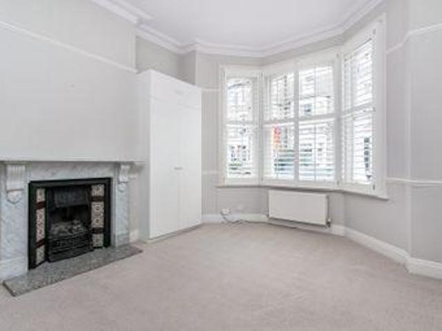 3 Bedrooms Flat for rent in Almeric Road, Battersea, London SW11