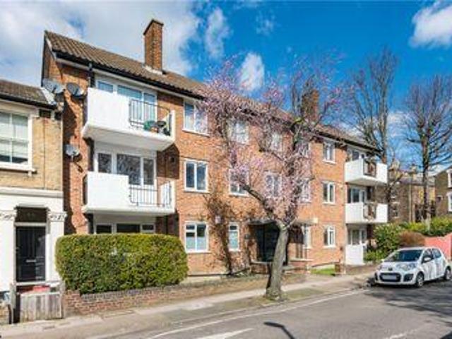 3 Bedrooms Flat for rent in Arbuthnot Road, London SE14