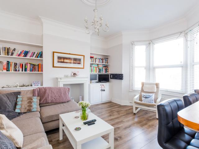 3 Bedrooms Flat for Rent in Archway Road | Foxtons