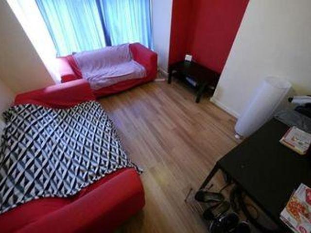 3 Bedrooms Flat for rent in Ash Road, Adel, Leeds LS6