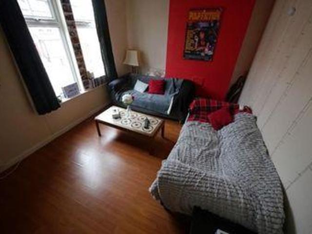 3 Bedrooms Flat for rent in Ash Road, Adel, Leeds LS6