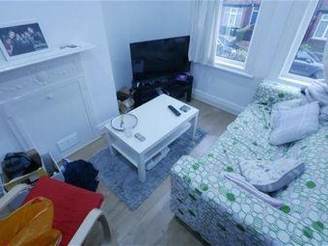 3 Bedrooms Flat for rent in Ash Road, Adel, Leeds LS6