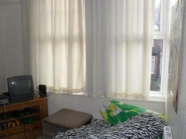 3 Bedrooms Flat for rent in Ash Road, Headingley, Leeds LS6