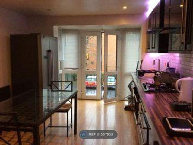 3 Bedrooms Flat for rent in Ashburne House, Manchester M14