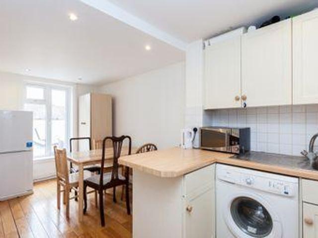 3 Bedrooms Flat for rent in Askew Road, London W12