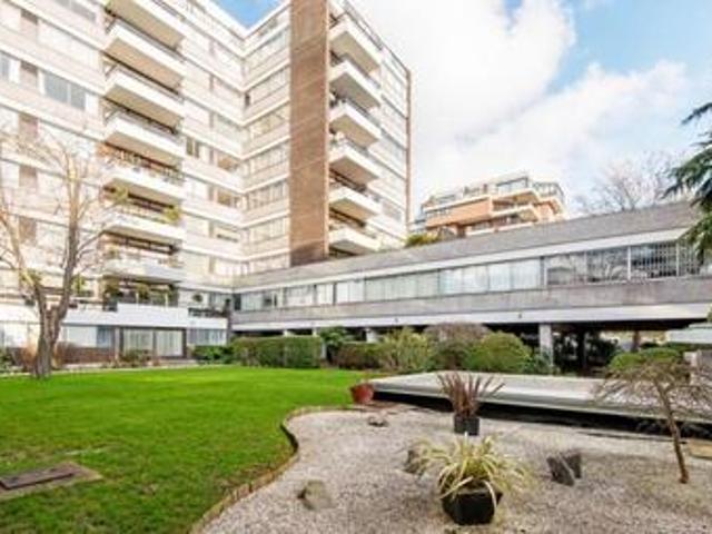 3 Bedrooms Flat for rent in Avenue Road, London NW8