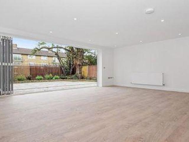 3 Bedrooms Flat for rent in Avenue Road, Seven Sisters N15