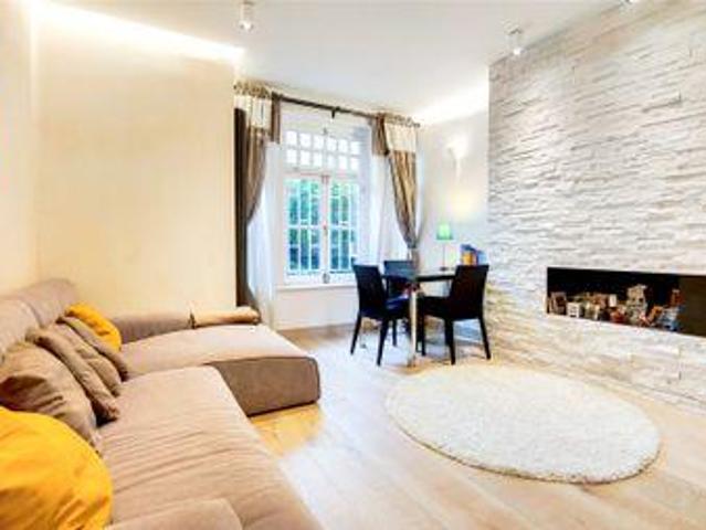 3 Bedrooms Flat for rent in Avonmore Gardens, Avonmore Road W14