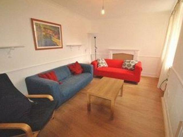 3 Bedrooms Flat for rent in Bothwell Street, Edinburgh, Midlothian EH7