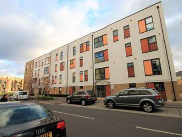 3 Bedrooms Flat for rent in Bournebrook Grove, Romford RM7