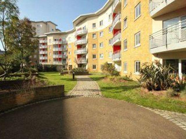 3 Bedrooms Flat for rent in Bow, London E3