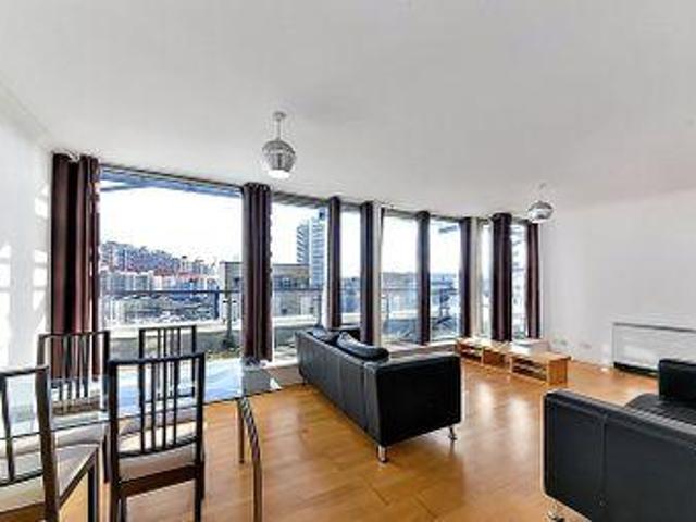 3 Bedrooms Flat for rent in Boardwalk Place, London E14