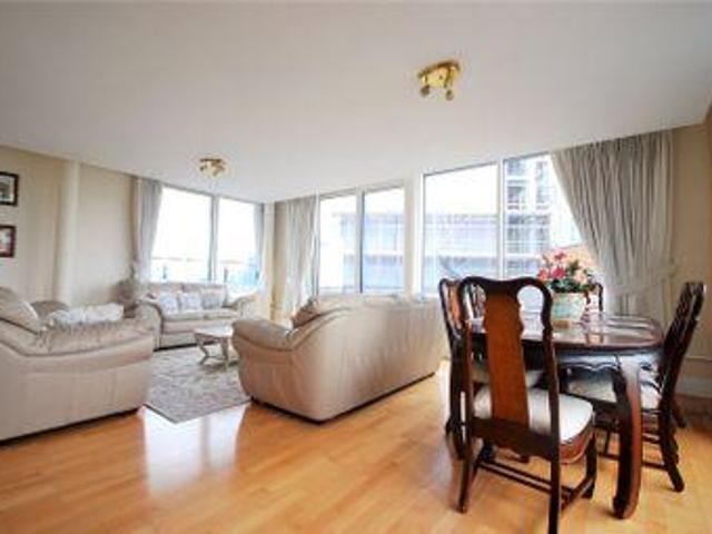 3 Bedrooms Flat for rent in Boardwalk Place, London E14