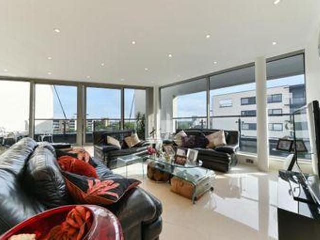 3 Bedrooms Flat for rent in Boardwalk Place, London E14