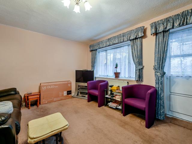 3 Bedrooms Flat for Rent in BOSTON MANOR ROAD | Foxtons