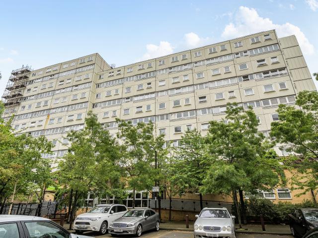 3 Bedrooms Flat for Rent in Battersea Park Road | Foxtons