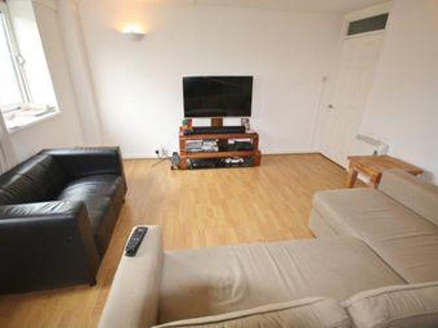 3 Bedrooms Flat for rent in Battersea Park Road, London SW11