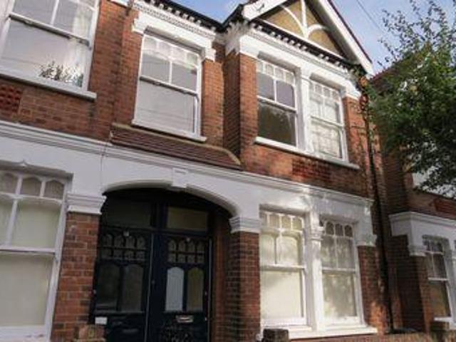 3 Bedrooms Flat for rent in Badminton Road, Balham SW12