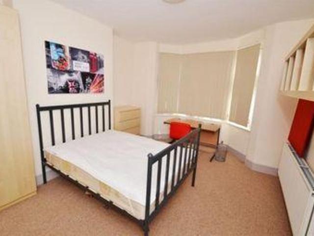 3 Bedrooms Flat for rent in Balfour Road, Nottingham NG7