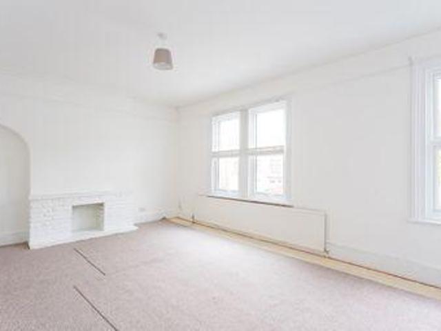 3 Bedrooms Flat for rent in Balfour Road, Ilford IG1