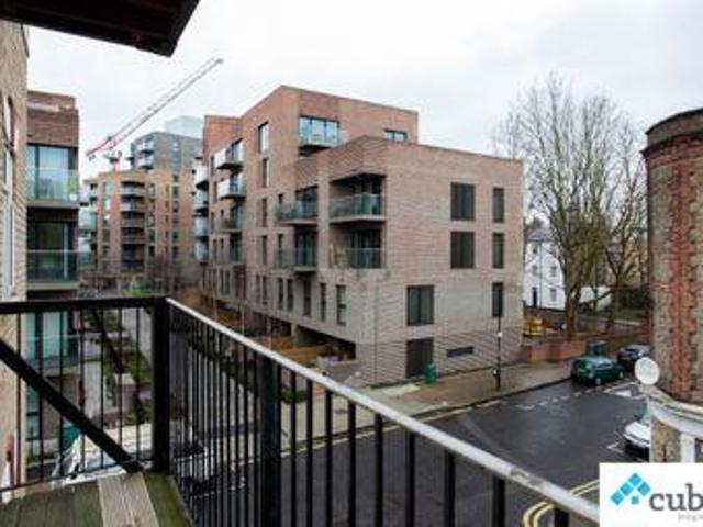 3 Bedrooms Flat for rent in Balfour Street, London SE17