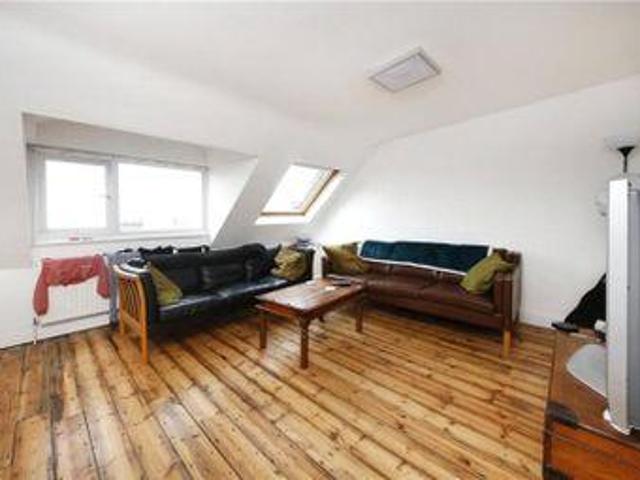 3 Bedrooms Flat for rent in Balham High Road, London SW12