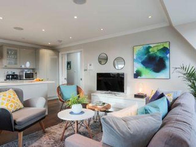 3 Bedrooms Flat for rent in Balham Hill, London SW12