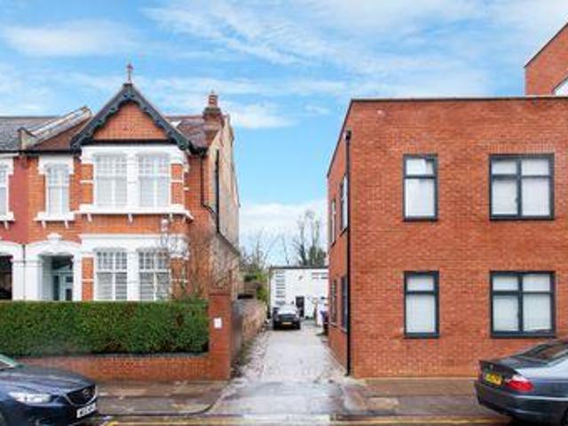 3 Bedrooms Flat for rent in Ballards Lane, Ficnhley N3