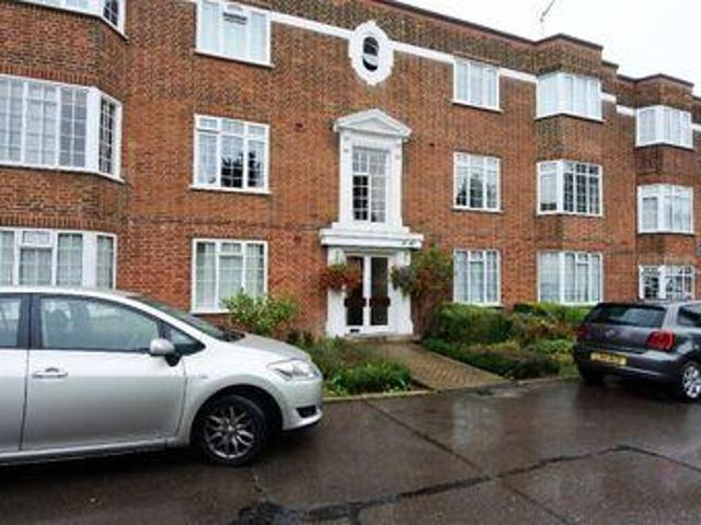 3 Bedrooms Flat for rent in Ballards Lane, London N3