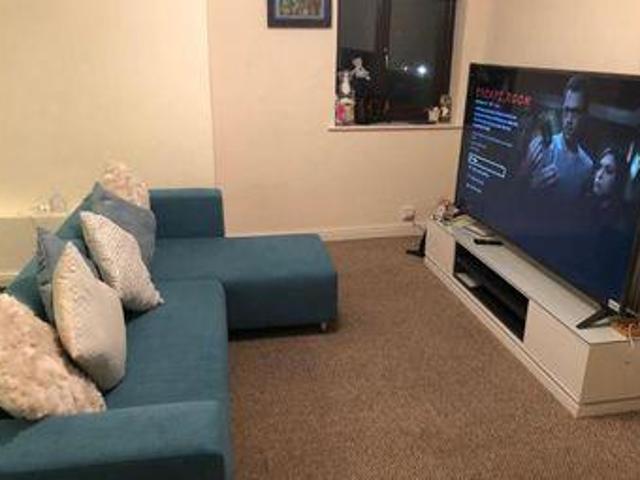 3 Bedrooms Flat for rent in Barleyhill Road, Garforth LS25