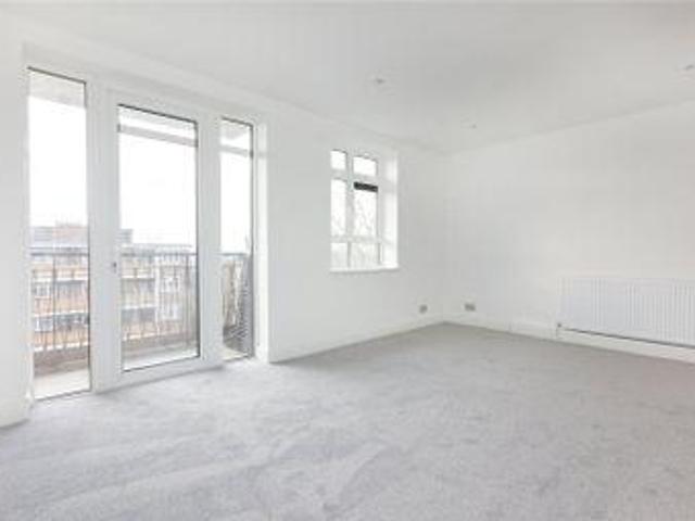 3 Bedrooms Flat for rent in Bew Court, Lordship Lane, London SE22