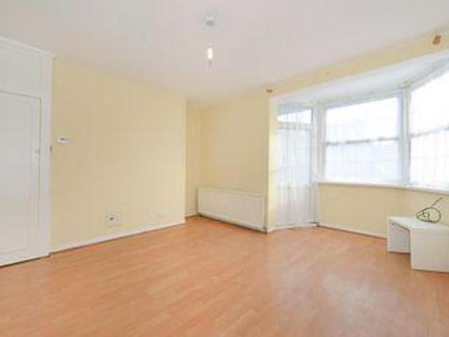 3 Bedrooms Flat for rent in Becklow Gardens, London W12