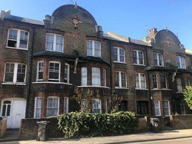 3 Bedrooms Flat for rent in Bedford Road, Clapham North, London SW4