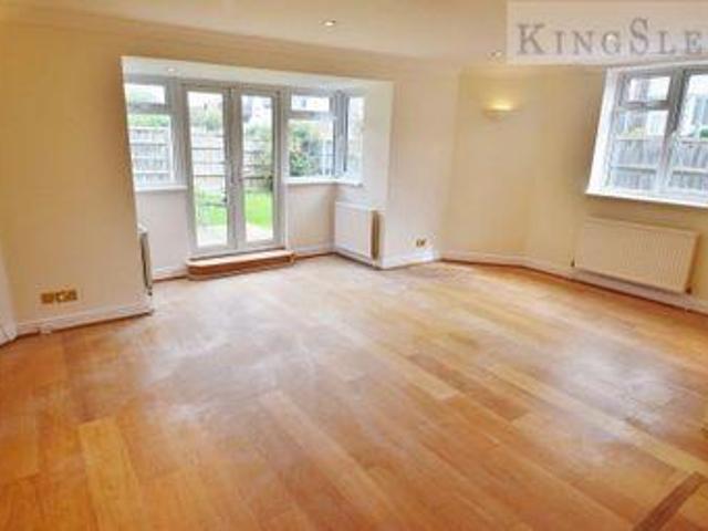 3 Bedrooms Flat for rent in Beechcroft Avenue, London NW11
