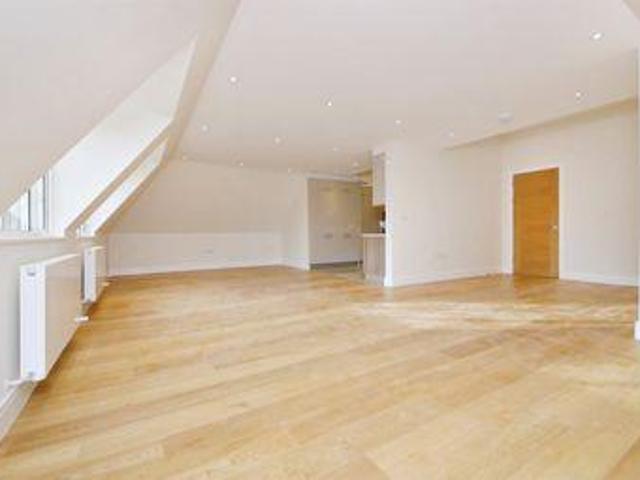 3 Bedrooms Flat for rent in Beechcroft Avenue, London NW11