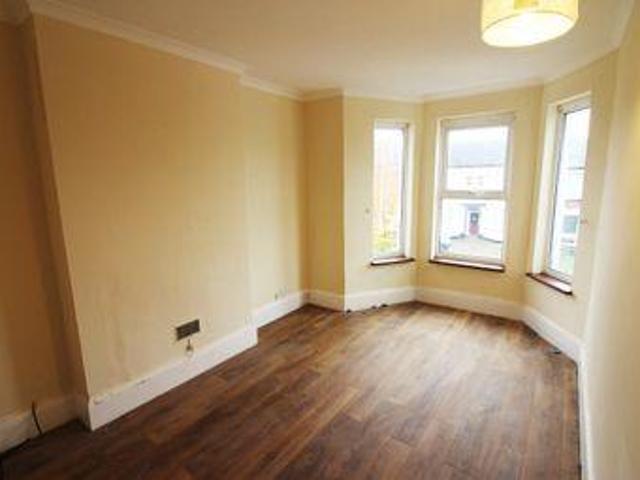 3 Bedrooms Flat for rent in Belgrave Road, Ilford IG1