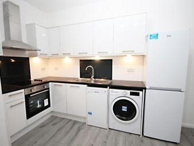 3 Bedrooms Flat for rent in Bell Lane, Hendon, London NW4