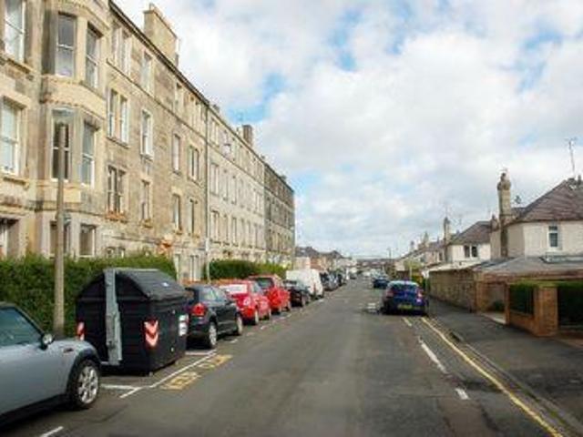 3 Bedrooms Flat for rent in Bellevue Street, Edinburgh EH7
