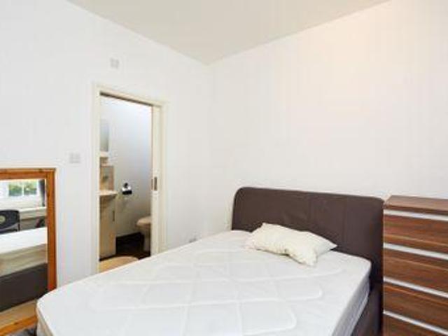 3 Bedrooms Flat for rent in Belsize Road, London NW6